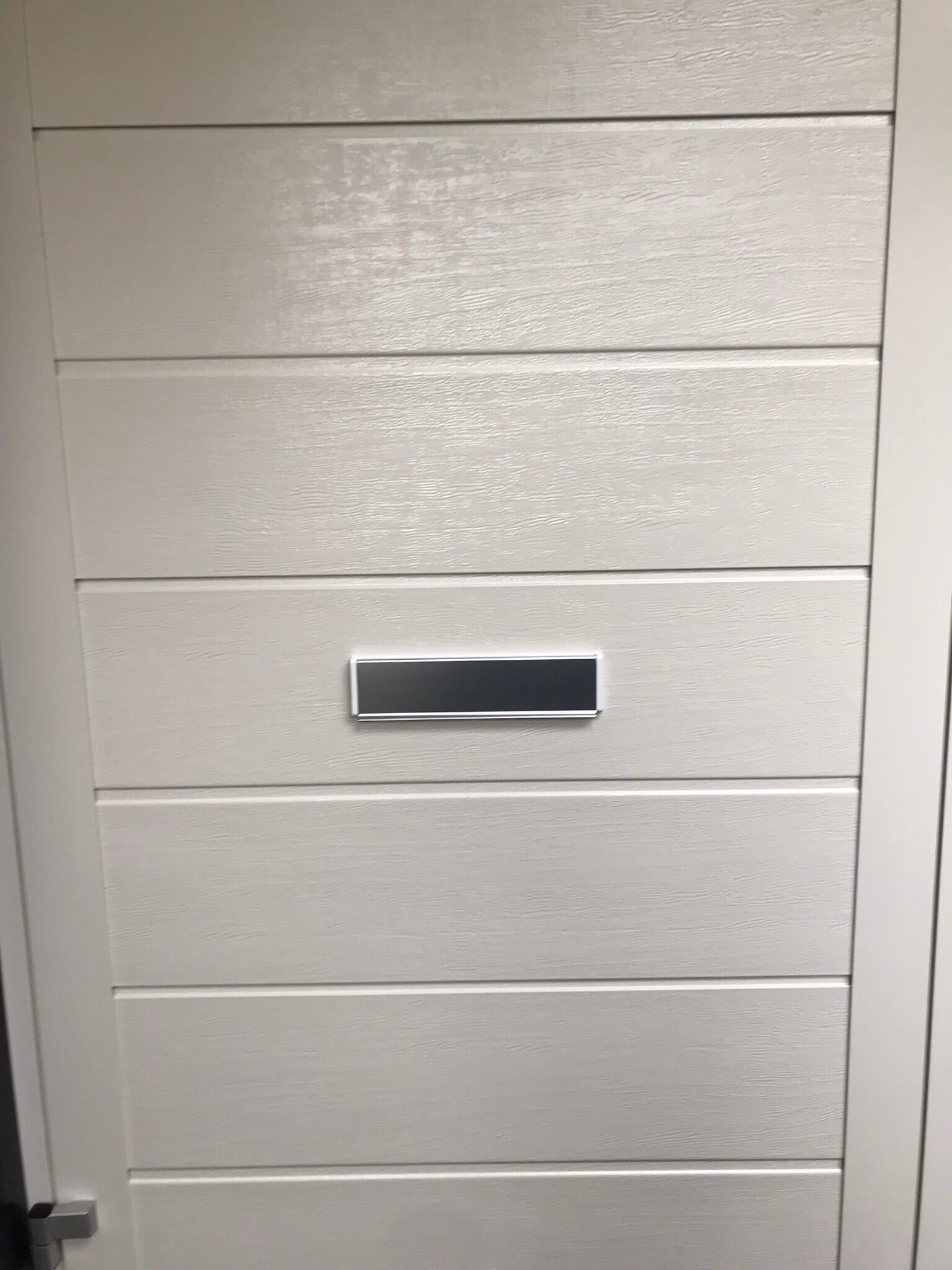 Novoferm ISO 45 met Brievenbus - Van IJperen Garagedeuren